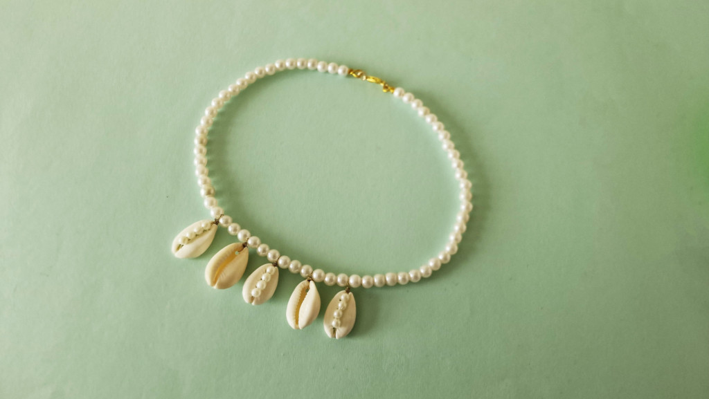 How to Make a Seashell Necklace as a Beginner (with Video) | The ...
