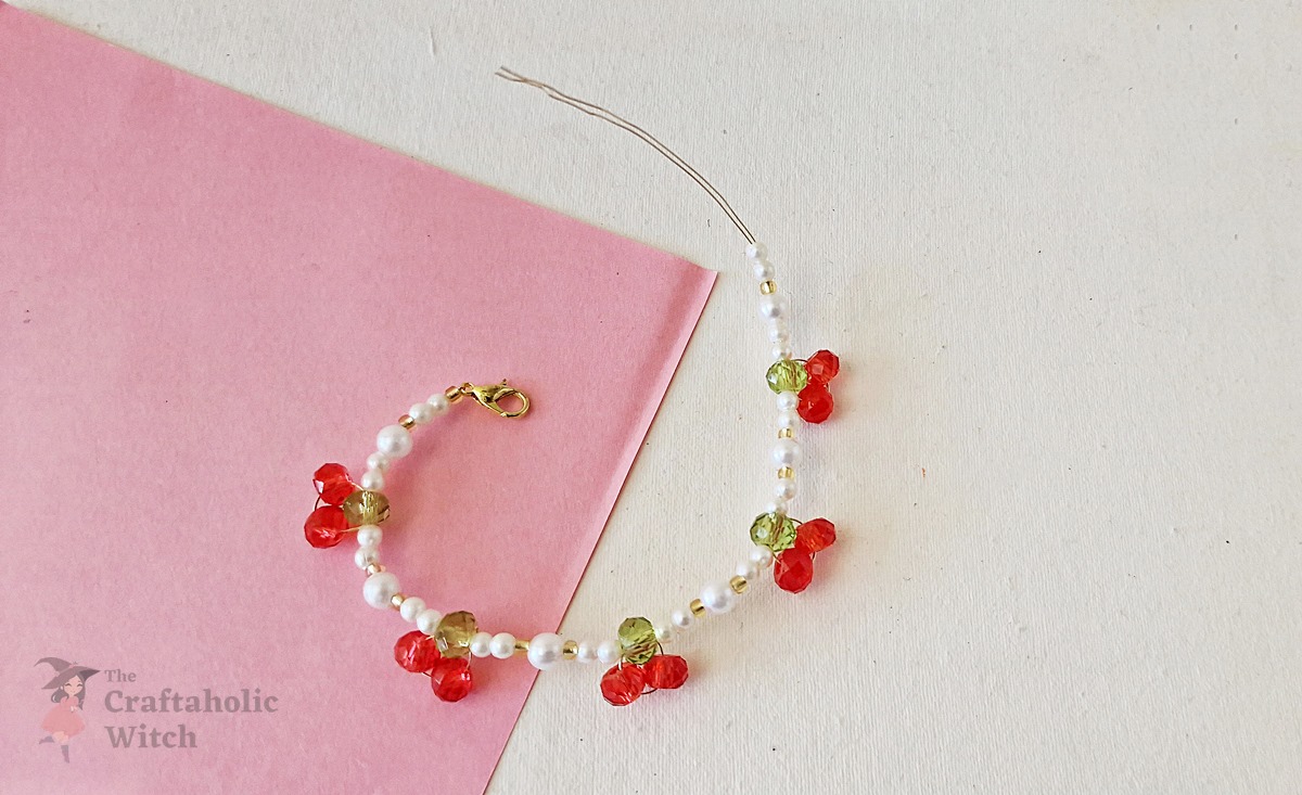 How to Make a Cherry-Inspired Beaded Bracelet (with Video) | The ...