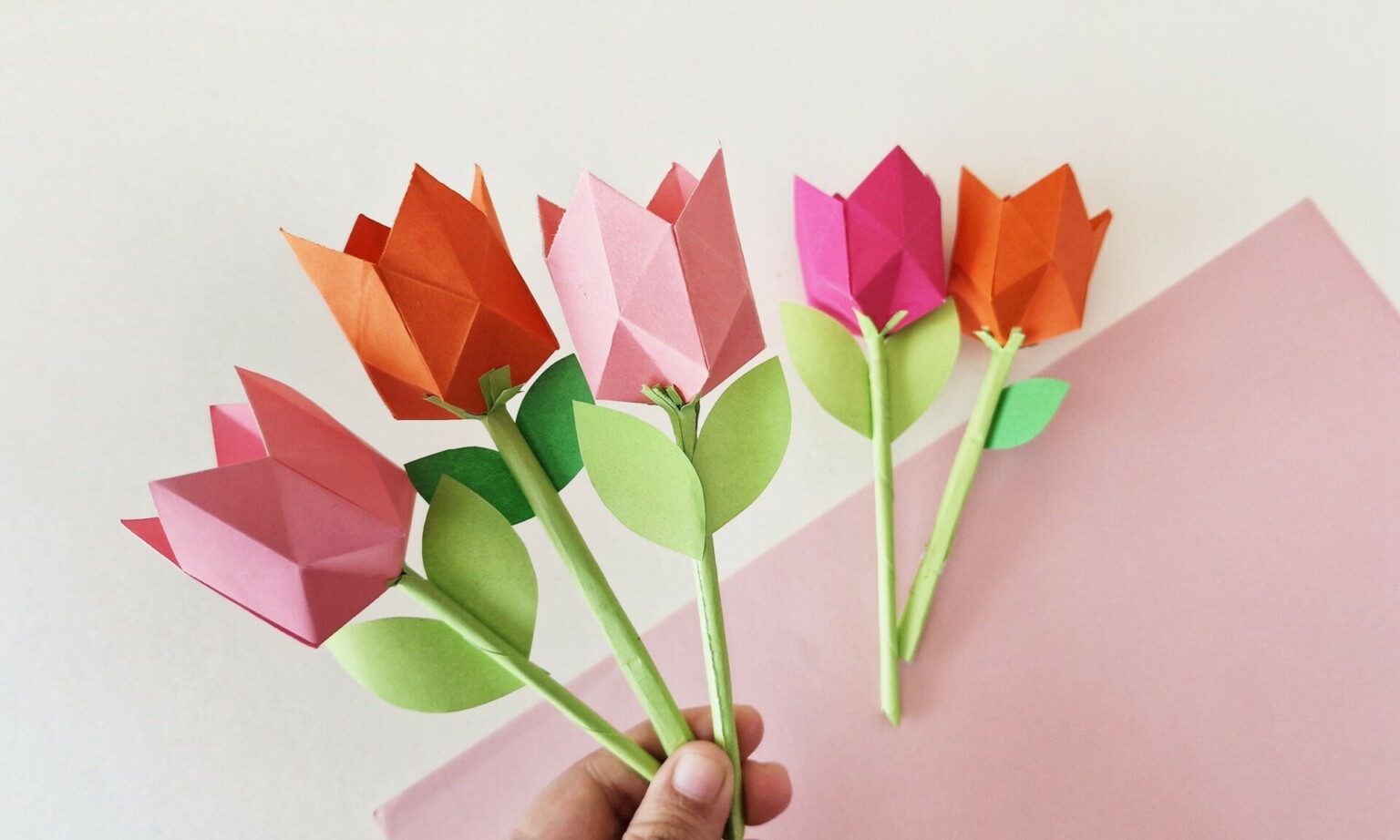 How to Craft Paper Tulips (Easy Instructions + Video Guide) | The ...