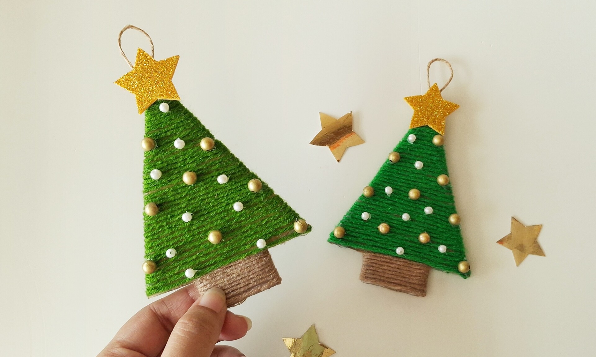 Easy Yarn Wrapped Christmas Tree Ornament for Kids (Free Template ...