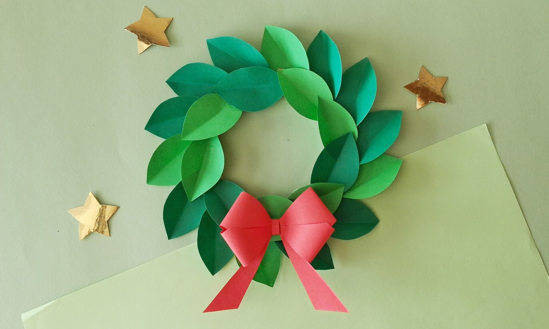 Easy Paper Christmas Wreath Craft for Kids (+Free Template ...