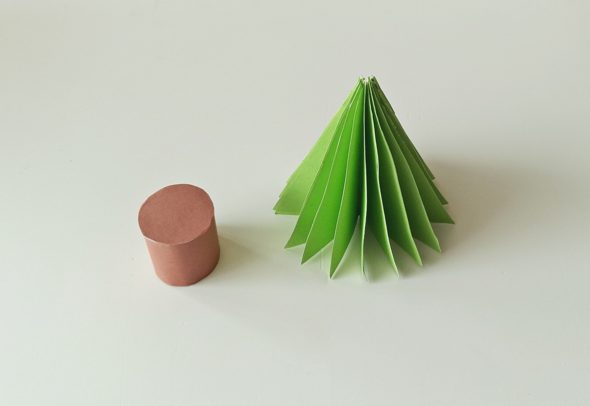 Make a 3D Paper Christmas Tree (Tutorial with Free Template ...