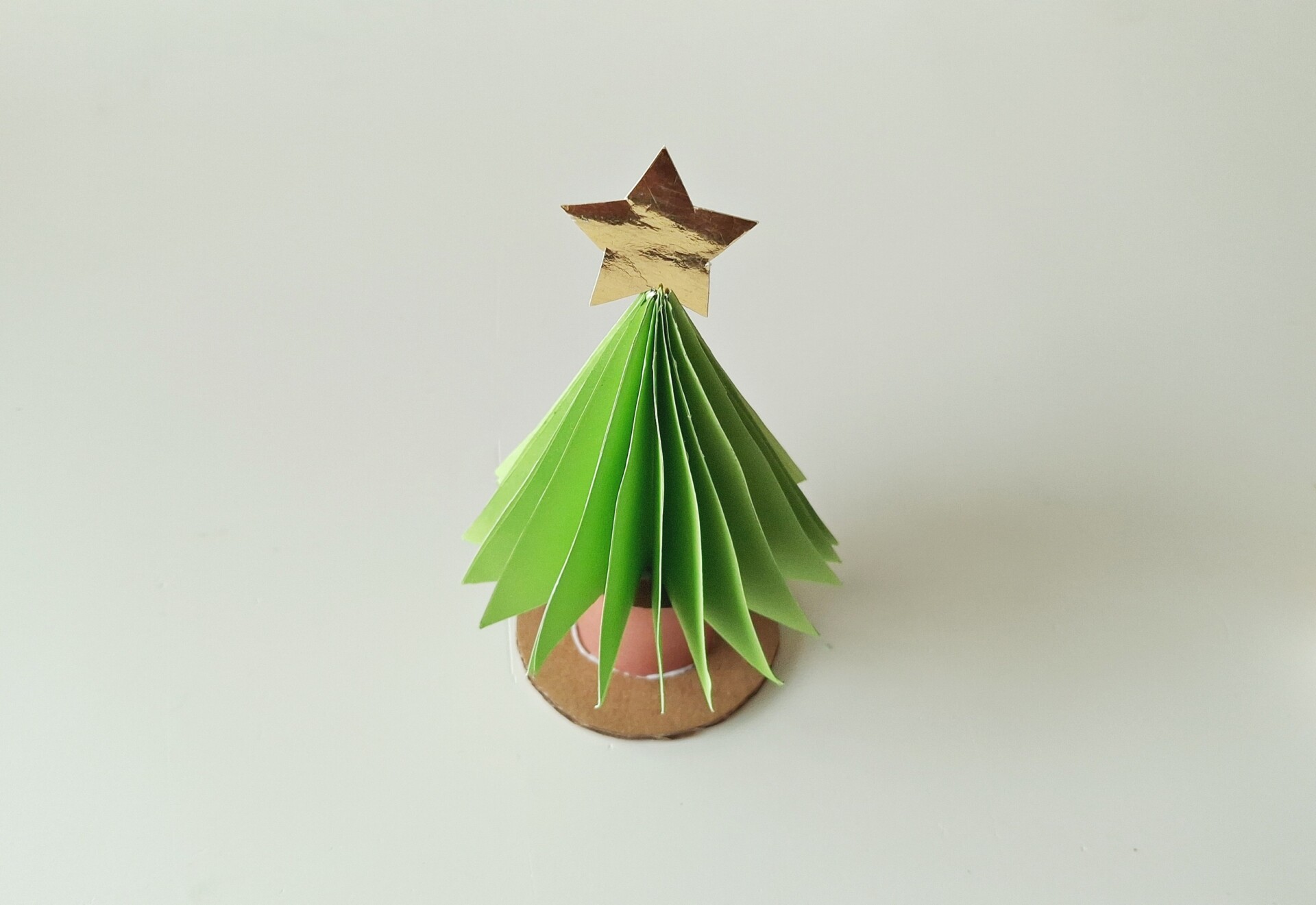 Make a 3D Paper Christmas Tree (Tutorial with Free Template ...