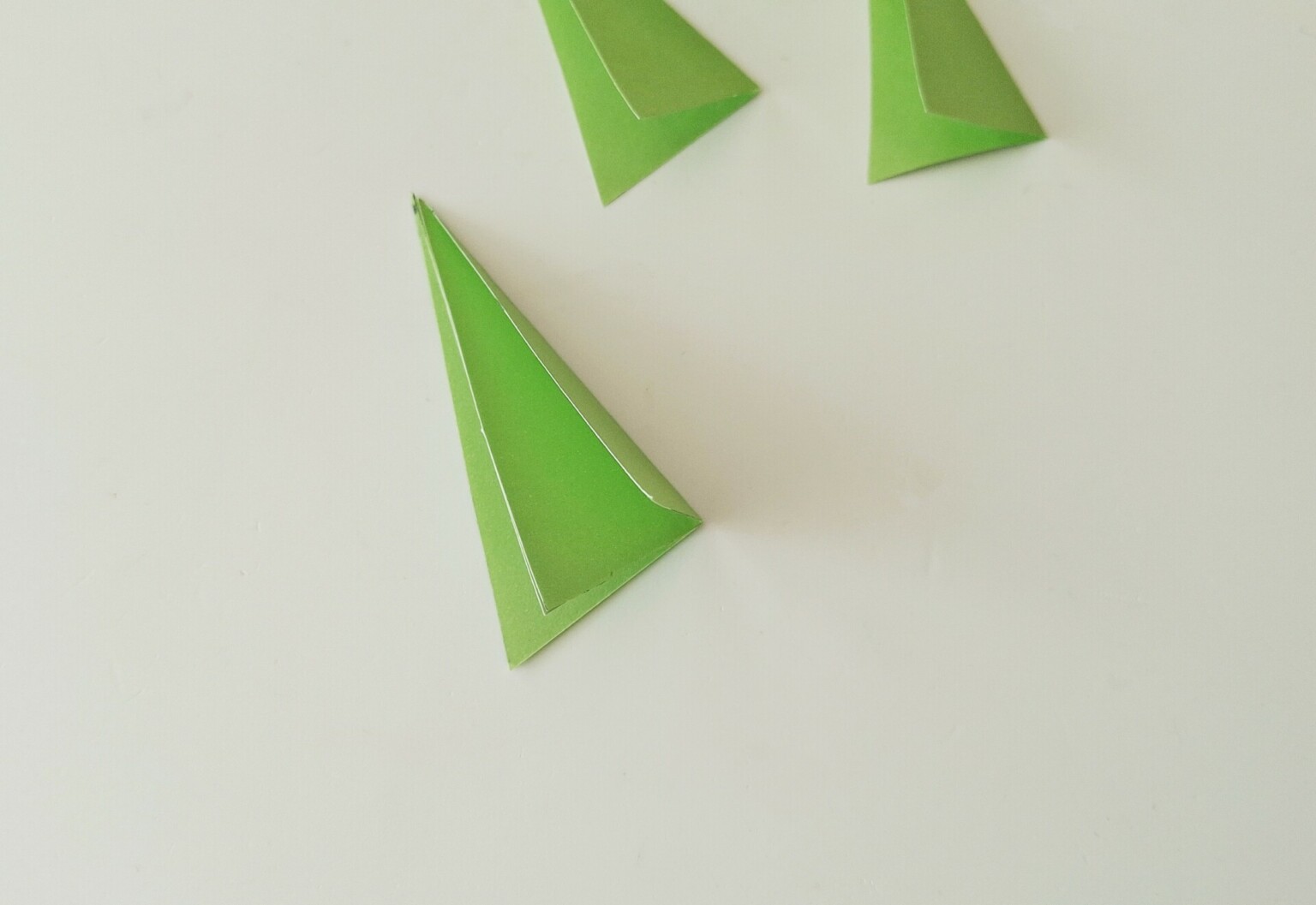 Make a 3D Paper Christmas Tree (Tutorial with Free Template ...
