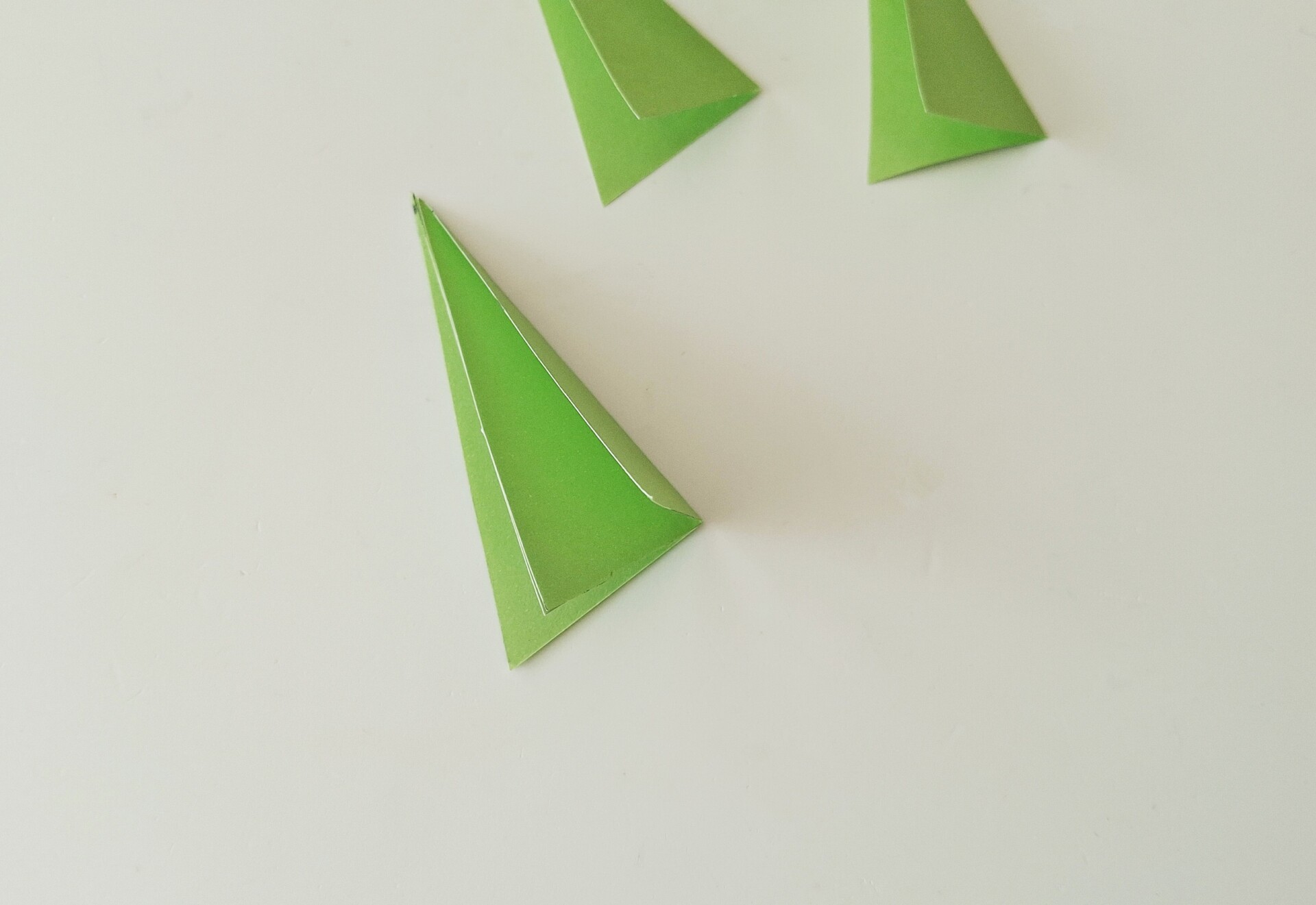Make a 3D Paper Christmas Tree (Tutorial with Free Template ...