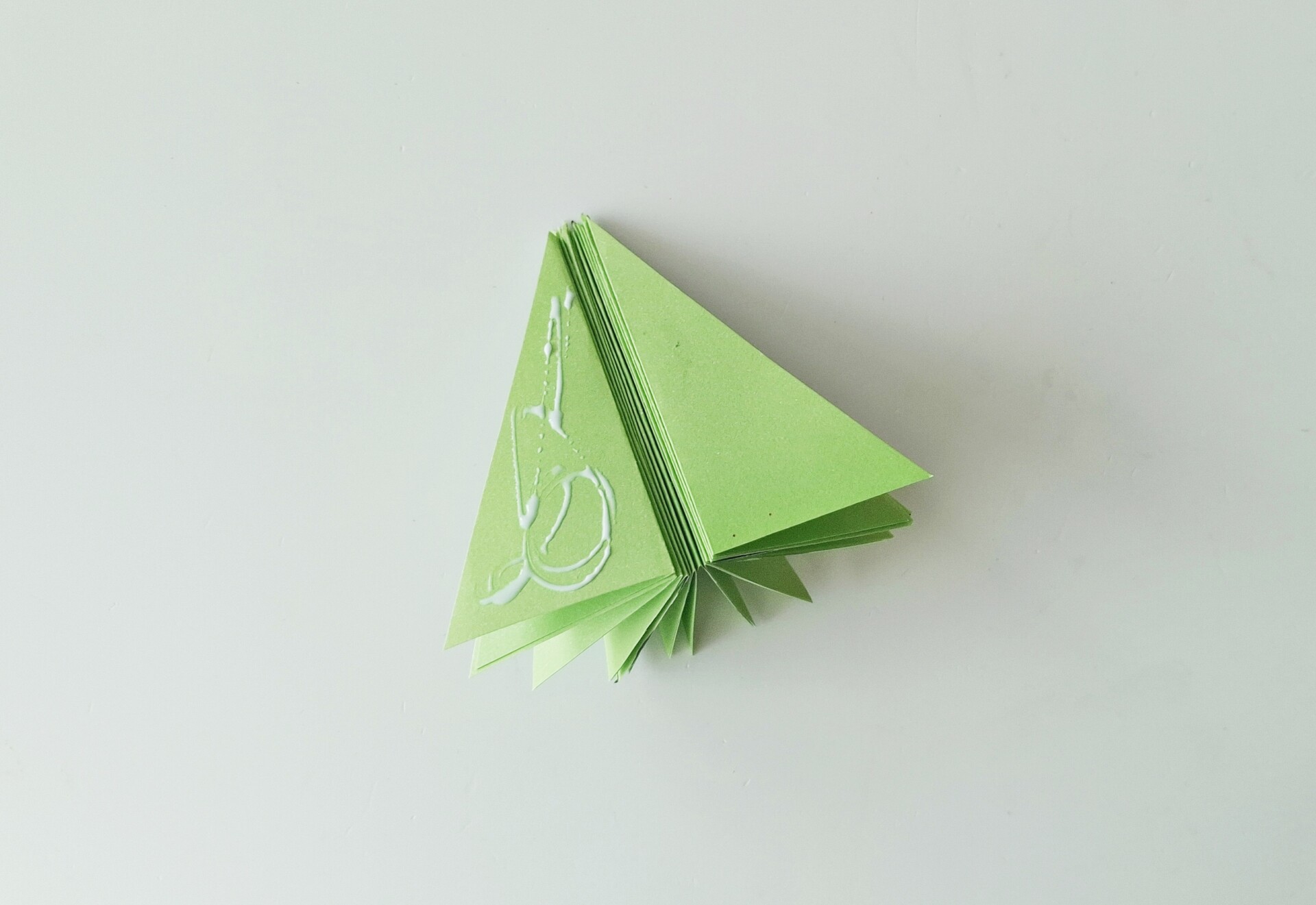 Make a 3D Paper Christmas Tree (Tutorial with Free Template ...